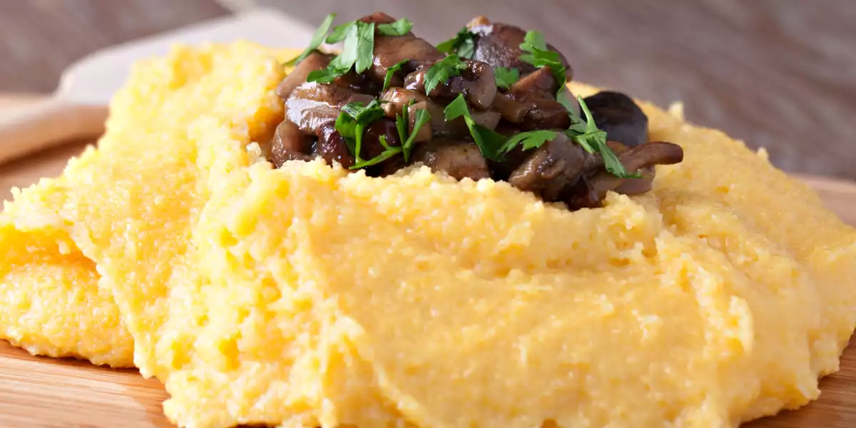 ¿Qué es la polenta y por qué deberías probarla?