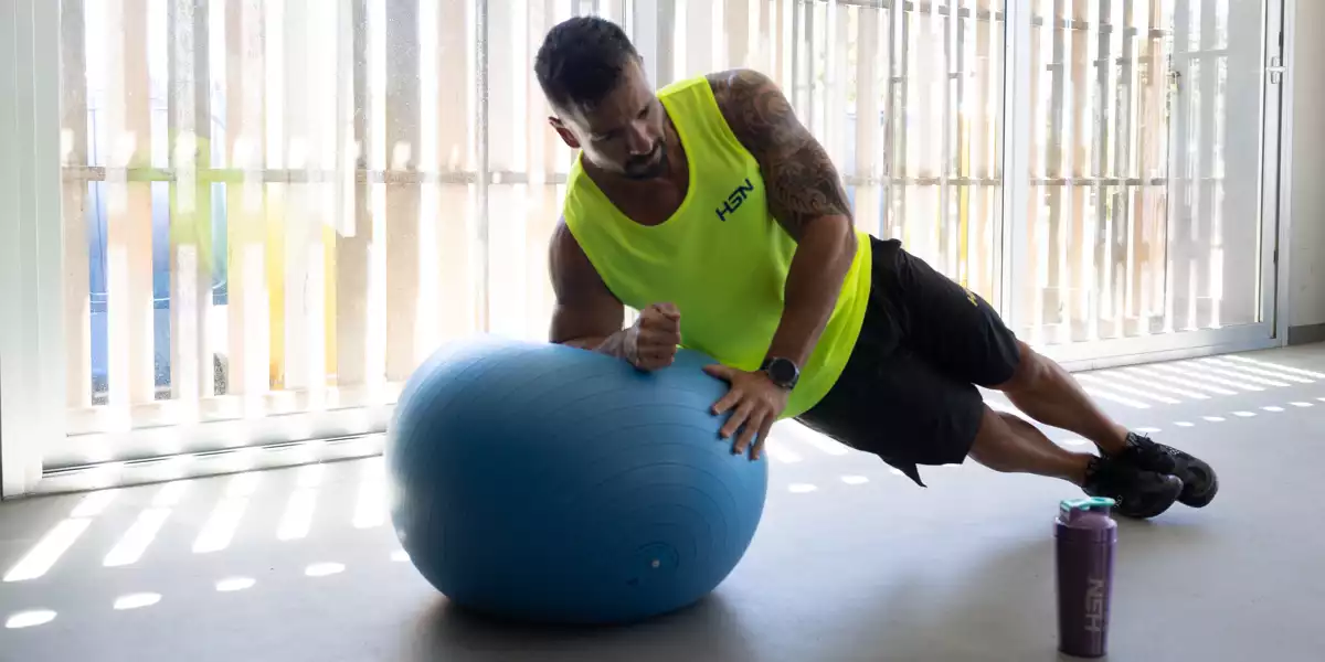 10 meilleurs exercices d’abdos avec fitball